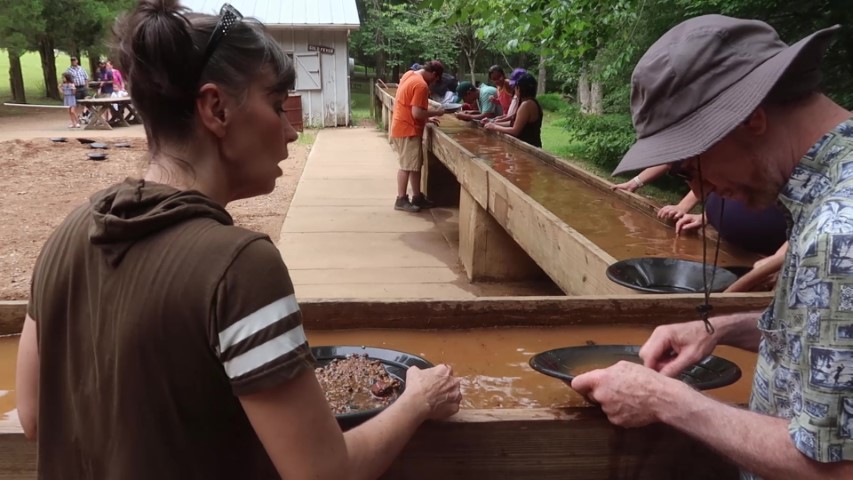 Finding Gold – world travel with a theatrical flair